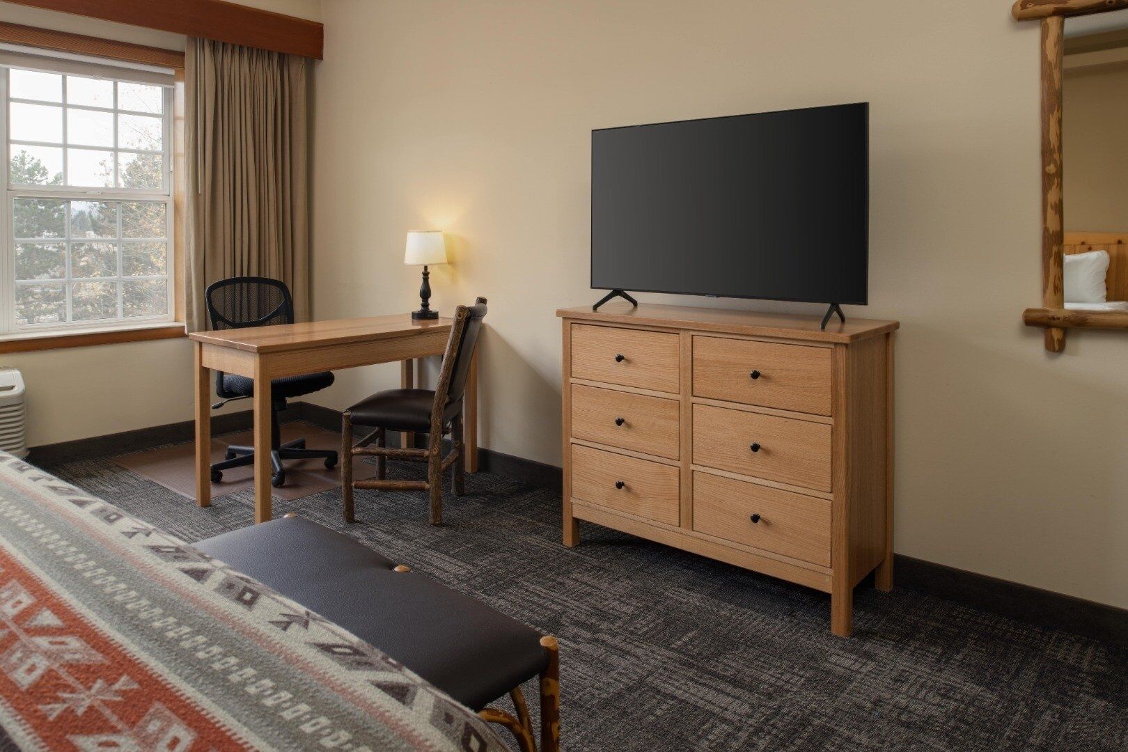 Find Comfort In Our Spacious Rooms W/ Cozy Lodge Atmosphere - Vancouver, WA
