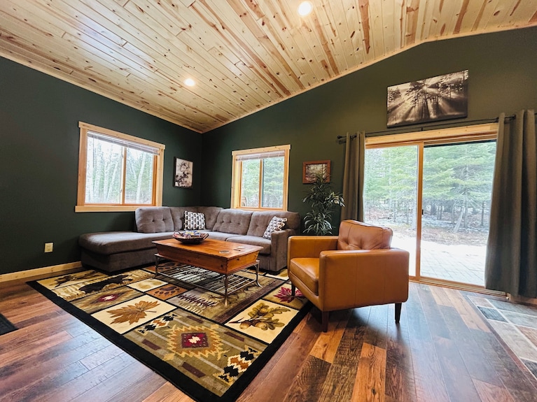 Northwoods Retreat: Private 10-acre Cabin Near Lakes And Trails + Fire Pit - Minnesota