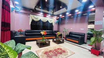 Área de estar no saguão