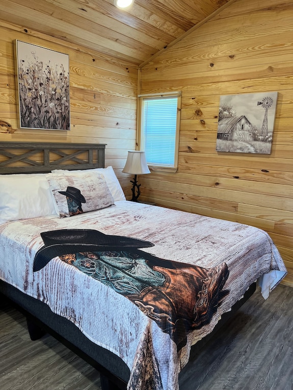 Cabin Unit 5 Of 6 With Ac And Wifi In Serene Paige - Carousel, Giddings