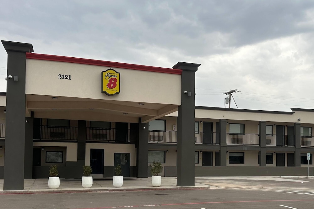 Super 8 By Wyndham Lubbock Airport - Lubbock, TX