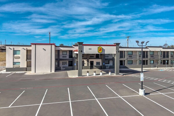 Super 8 By Wyndham Lubbock Airport - Lubbock, TX