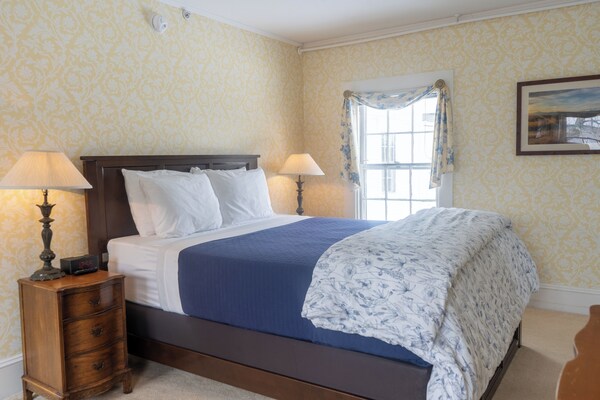The White Gables Inn - Maine