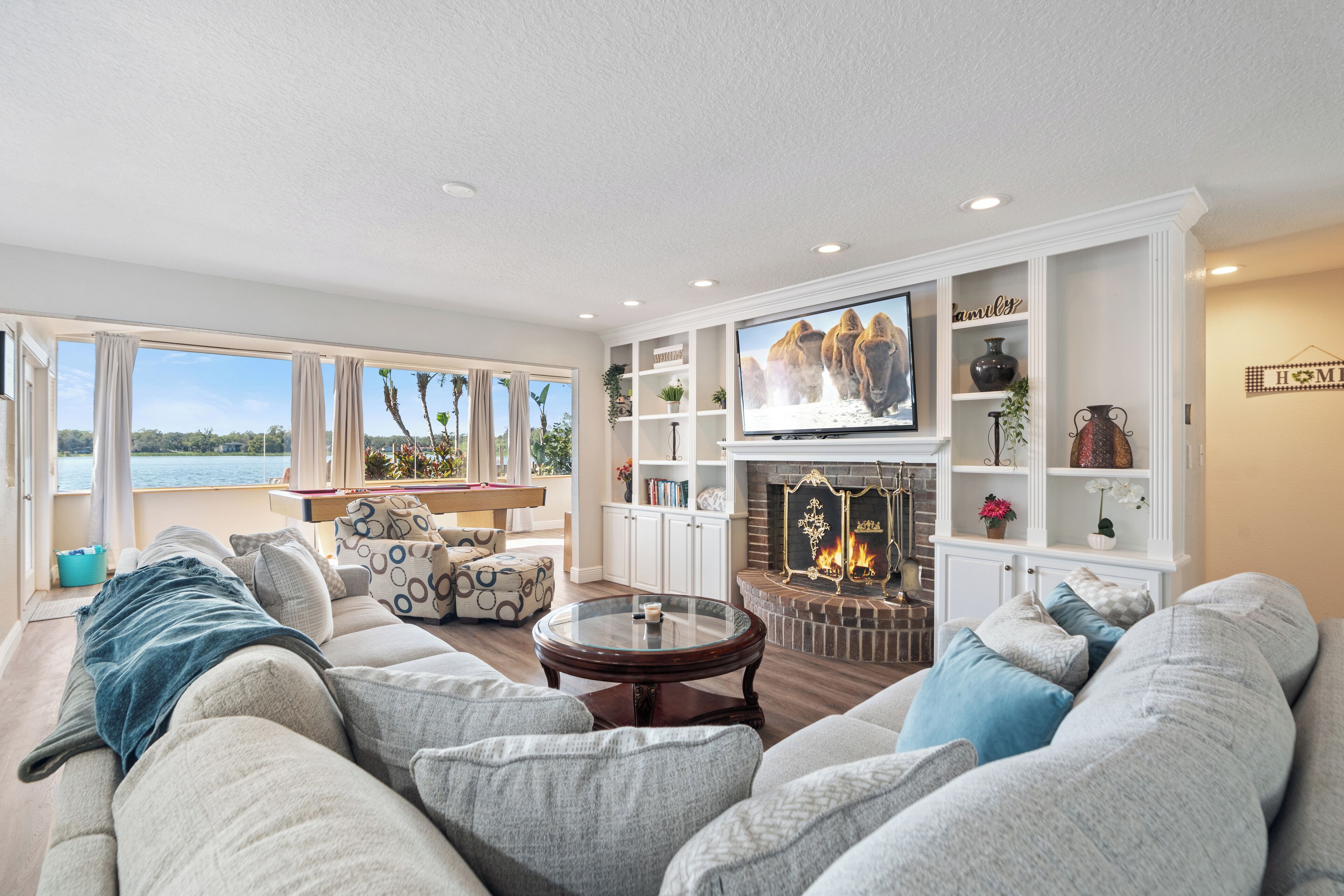 Luxury Hideaway - Lakefront - Mini Golf, Pool + More! - Riverview, FL