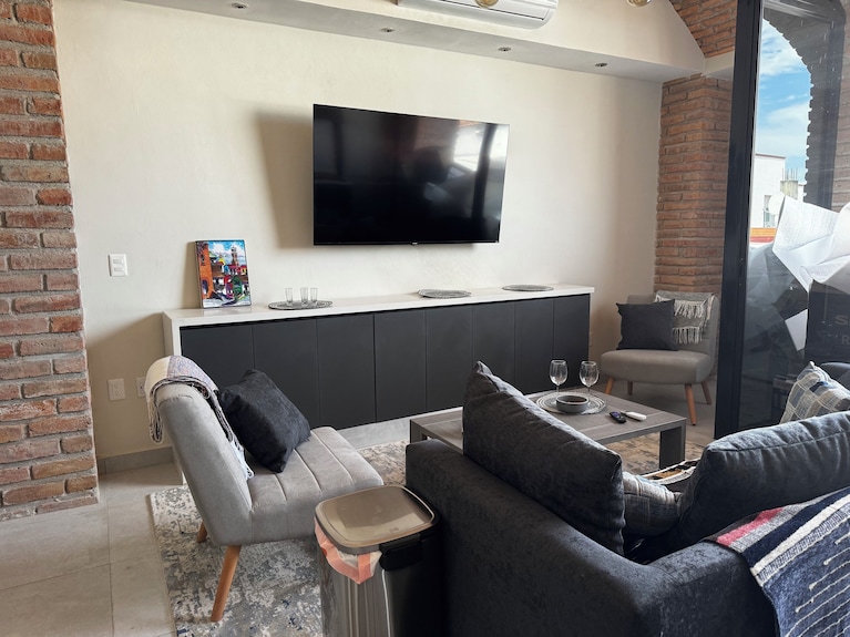 Bliss, In The Heart Of Pv! 2-bedroom Apartment With Ac, Wifi In Puerto Vallarta - Puerto Vallarta