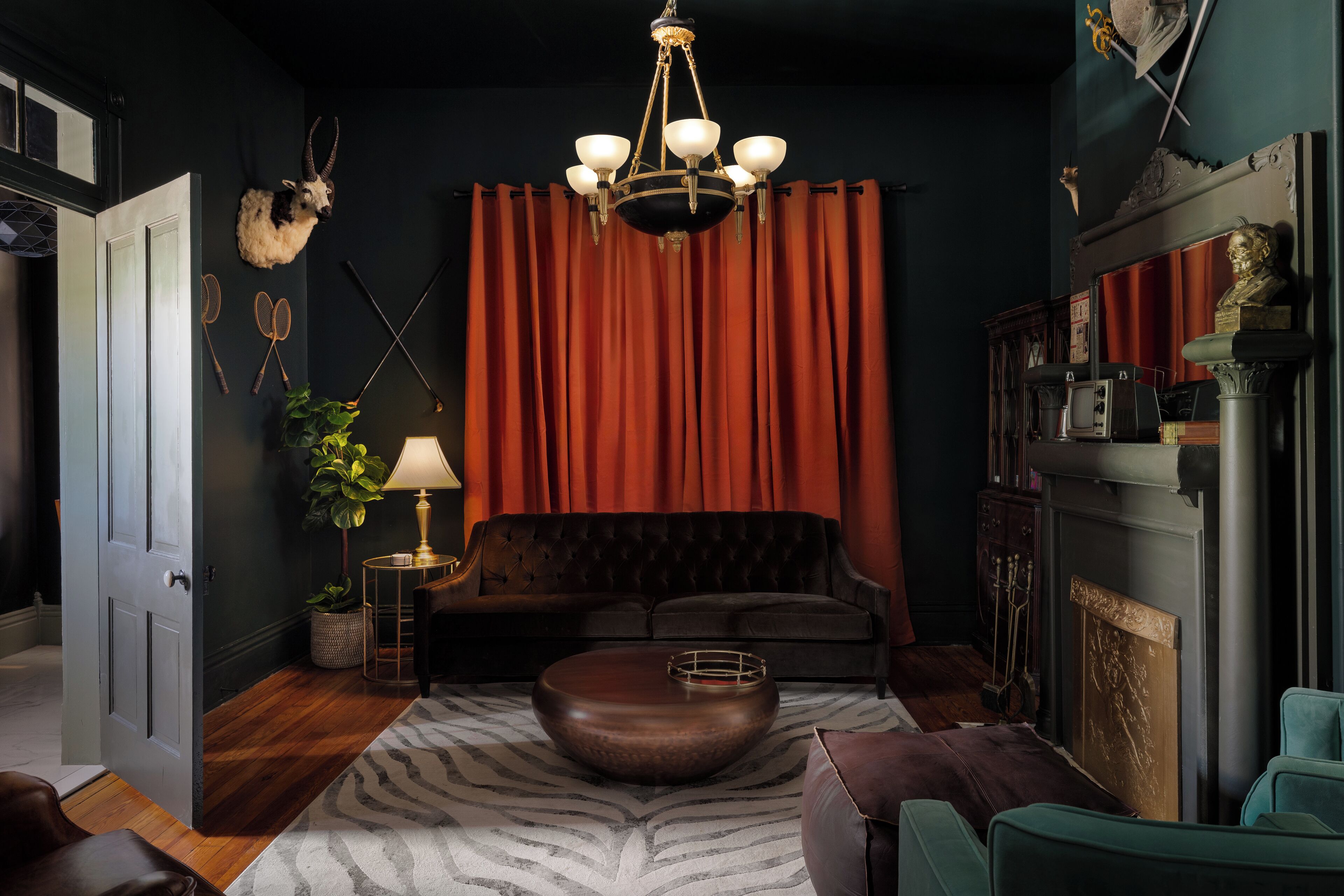 Teal Tavern! 5br! 2 Game Rooms! Near Lynn Family Stadium & Mellwood Art Center! - Louisville, KY