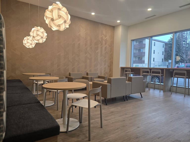 Modern Dt Oasis | Cozy Retreat - ケロウナ