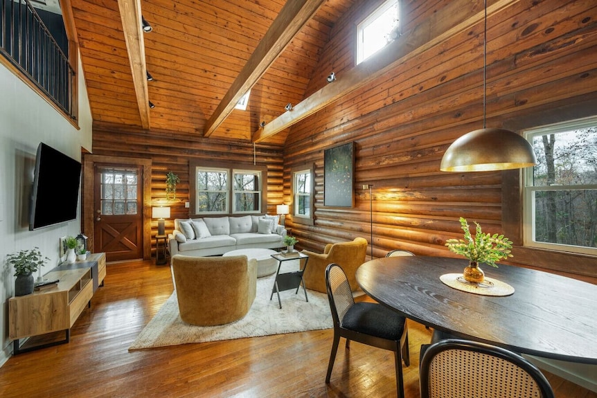 James River Cabin, Riverfront With Hot Tub And Views! - Lynchburg, VA