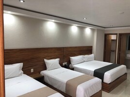 Quarto Familiar | Secretária adequada para computadores portáteis, Wi-fi grátis 