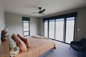 Quarto Superior, vista para o parque | Minibar, quartos insonorizados, ferro/tábua de engomar, Wi-fi grátis 
