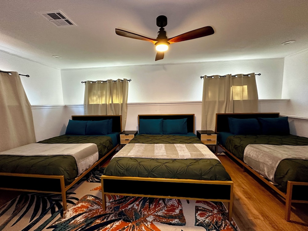 The Peacock Inn - Las Vegas, NV