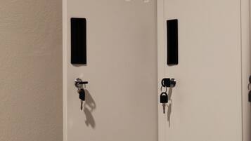 Secretária, cortinas/cortinados opacos, Wi-fi grátis