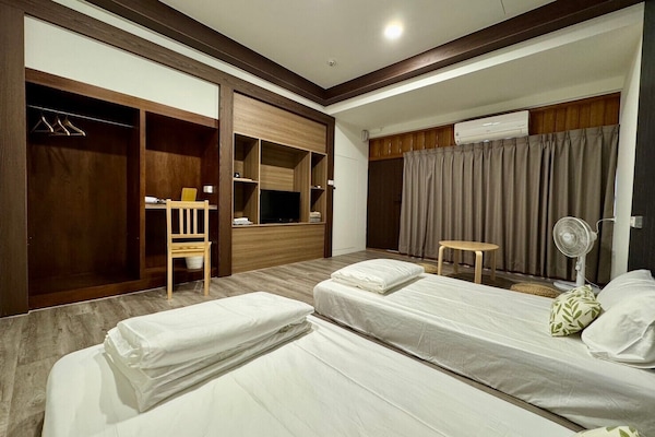 Quarto Twin Comfort, 1 quarto, não fumadores, casa de banho partilhada | Wi-fi grátis, roupa de cama fornecida