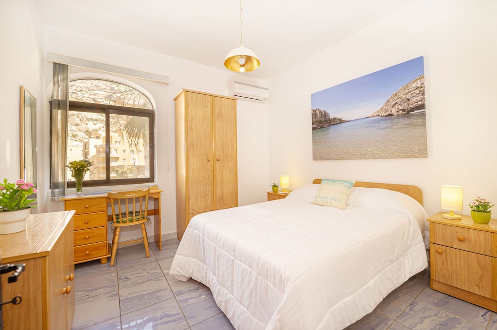 Brilliant Beachfront Apartment with Super Sunset views in Xlendi Bay ...