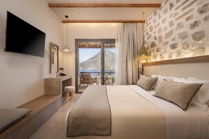 Quarto Duplo Deluxe, varanda, vista para o mar | Cortinas/cortinados opacos, ferro/tábua de engomar, Wi-fi grátis 