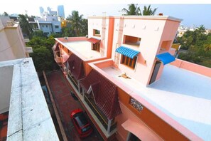 Villa | 1 quarto, roupa hipoalergénica, com mobília individualizada, secretária 