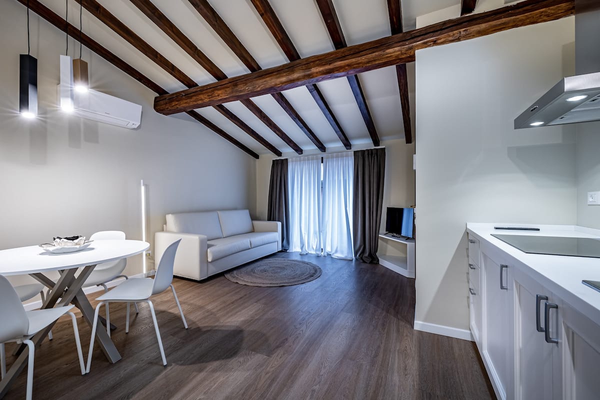 Penthouse Design | Sala de estar | Televisor de ecrã plano de 48 polegadas com canais digitais