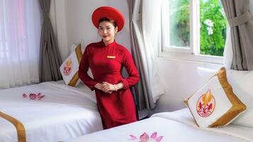 Quarto triplo luxo, em edifício anexo | Comodidades do quarto