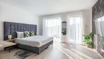 1 quarto, cofres nos quartos, escrivaninha