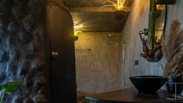 Quarto romântico, varanda, vista para o jardim | Roupas de cama de algodão egípcio, roupas de cama premium