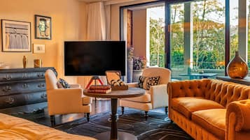 Roupas de cama premium, frigobar (abastecido com alguns itens grátis)