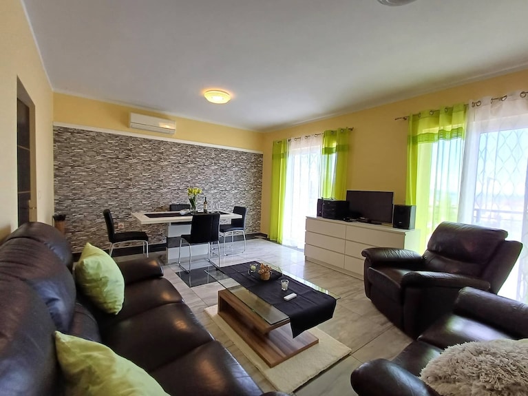 Apartments Kika / Lovely 2-bedroom Apartment With Sea View - Punat