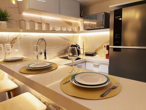 Apartamento Básico | Cozinha privada | Um micro-ondas, uma placa de cozinha, uma cafeteira/bule 