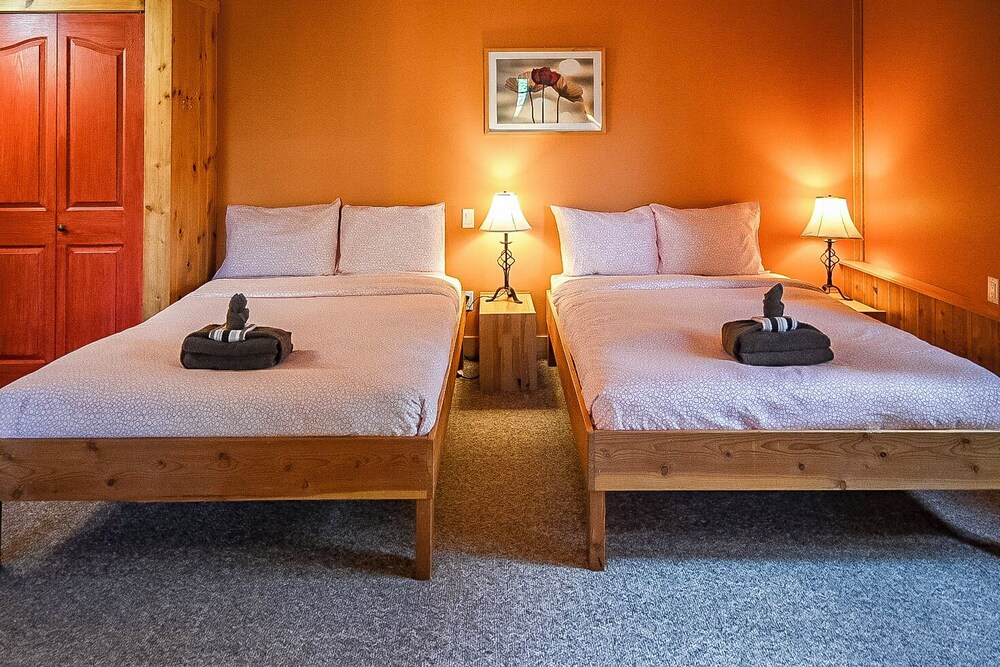 Parson Cabins - Emerald Chalet Reviews, Deals & Photos 2026 - Vrbo