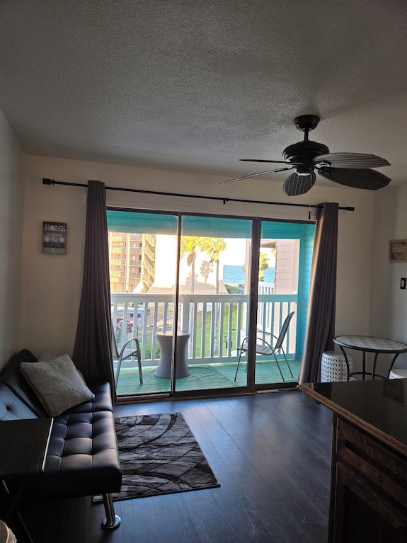 Cute Little Beach Front Condo To Enjoy, Relax, Celebrate, And Make Memories - Corpus Christi, TX