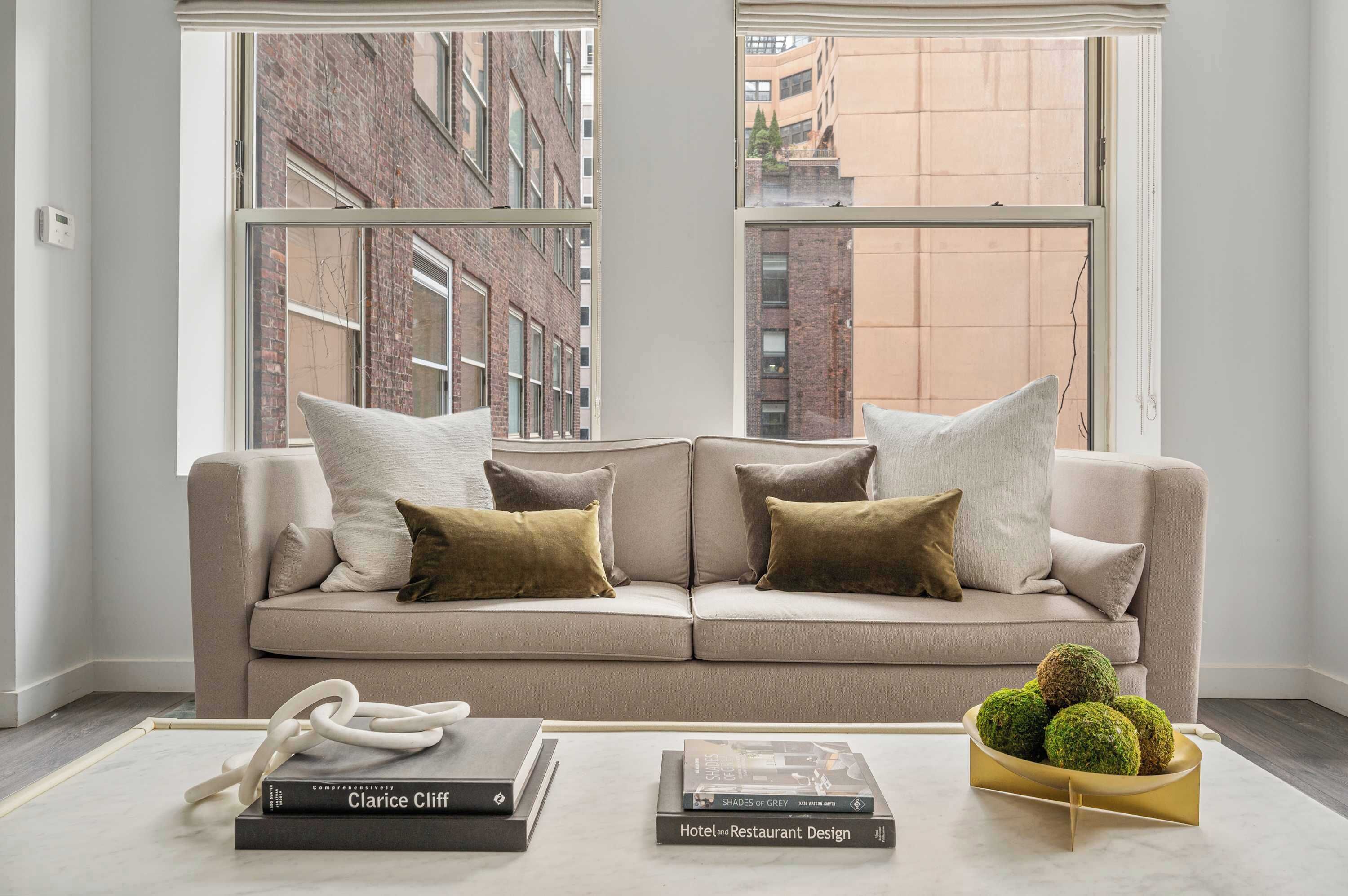 17john: Presidential King Suite With Sofa Bed - San Gennaro Feast