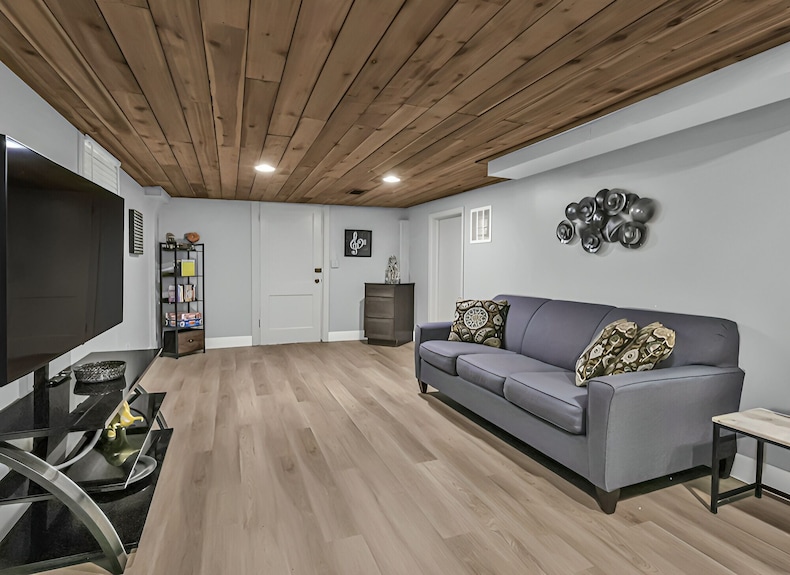 Stay In A Charming 2-bedroom House In Omaha With Wifi, Ac, And A Peaceful Vibe. - 오마하