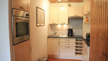 Casa | Cozinha privada | Um frigorífico, um micro-ondas, um forno, uma cafeteira/bule