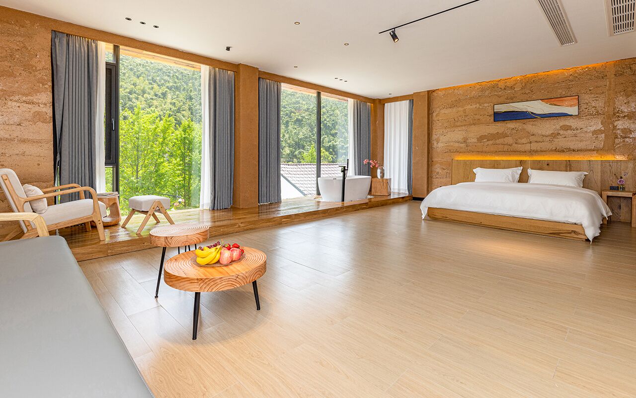 Quarto Triplo Elite, vista para a montanha | Secretária, cortinas/cortinados opacos, Wi-fi grátis 