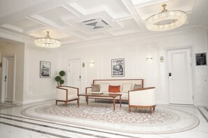 Smart TV de 43 polegadas com canais via satélite 