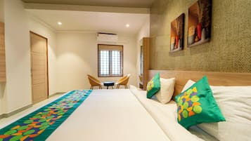 Quarto standard | Individualmente mobiliados, escrivaninha, cortinas blackout