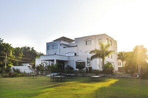 Fachada da propriedade