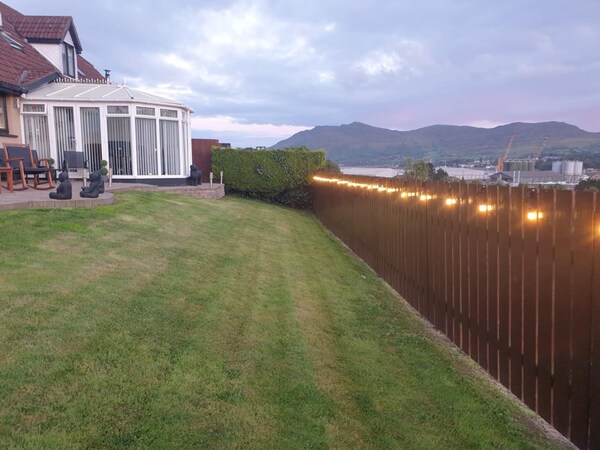 Overlooking Carlingford Lough Modern And Spacious! - Warrenpoint