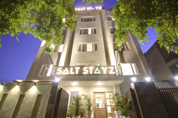 Saltstayz Select - Golf Course Road - Gurugram