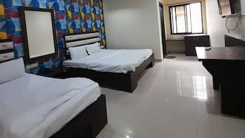 Quarto triplo | Escrivaninha
