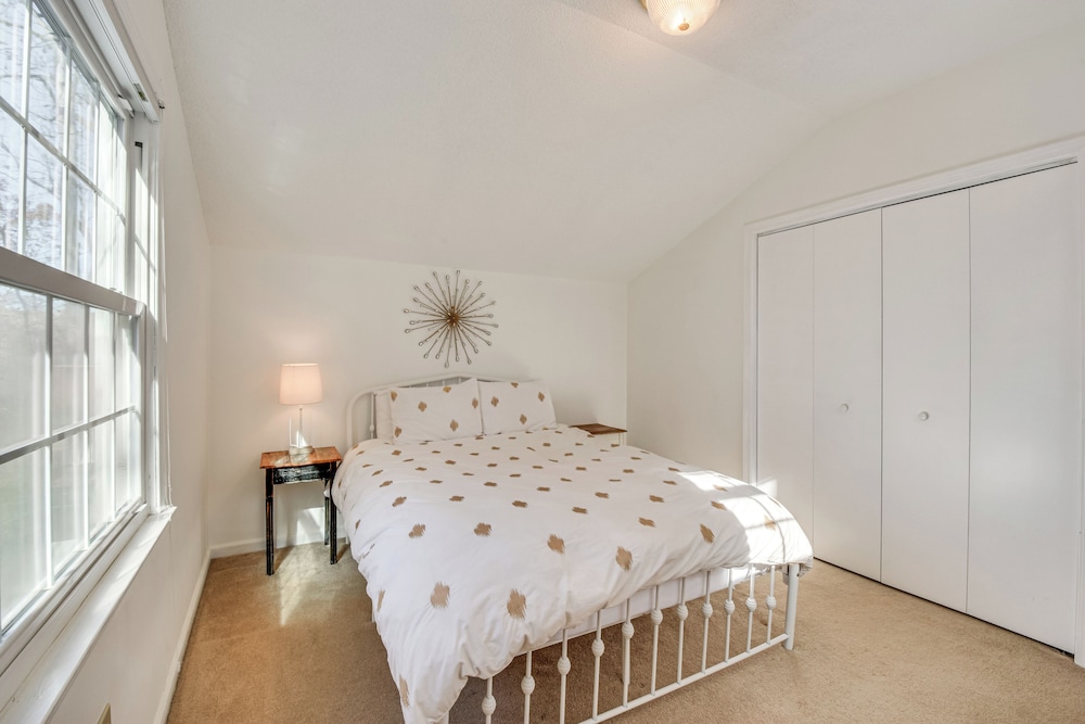 Lakefront Gem W/ Games In Westminster! - Lake Hartwell