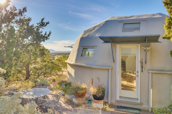 Santa Fe Geo Dome W/ Trail Access & Views - Santa Fe, NM