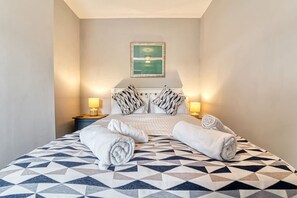 Casa | 2 quartos, secretária, internet de alta velocidade 