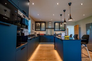 Casa | 3 quartos, escrivaninha, acesso à internet de alta velocidade