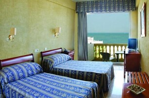 Quarto casal conforto, sacada, vista para a cidade | Cofres nos quartos, Wi-Fi de cortesia