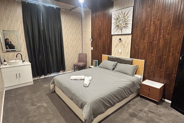 Quarto casal conforto | Wi-Fi de cortesia, roupa de cama