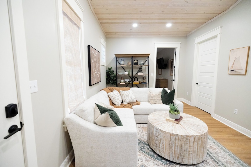 Walkable Thru Historic District And Downtown - Mississippi