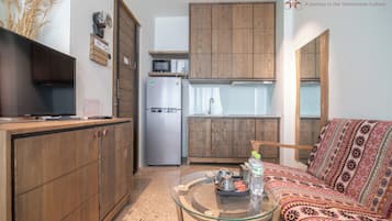 Minibar, cofre no quarto, cortinas/cortinados opacos