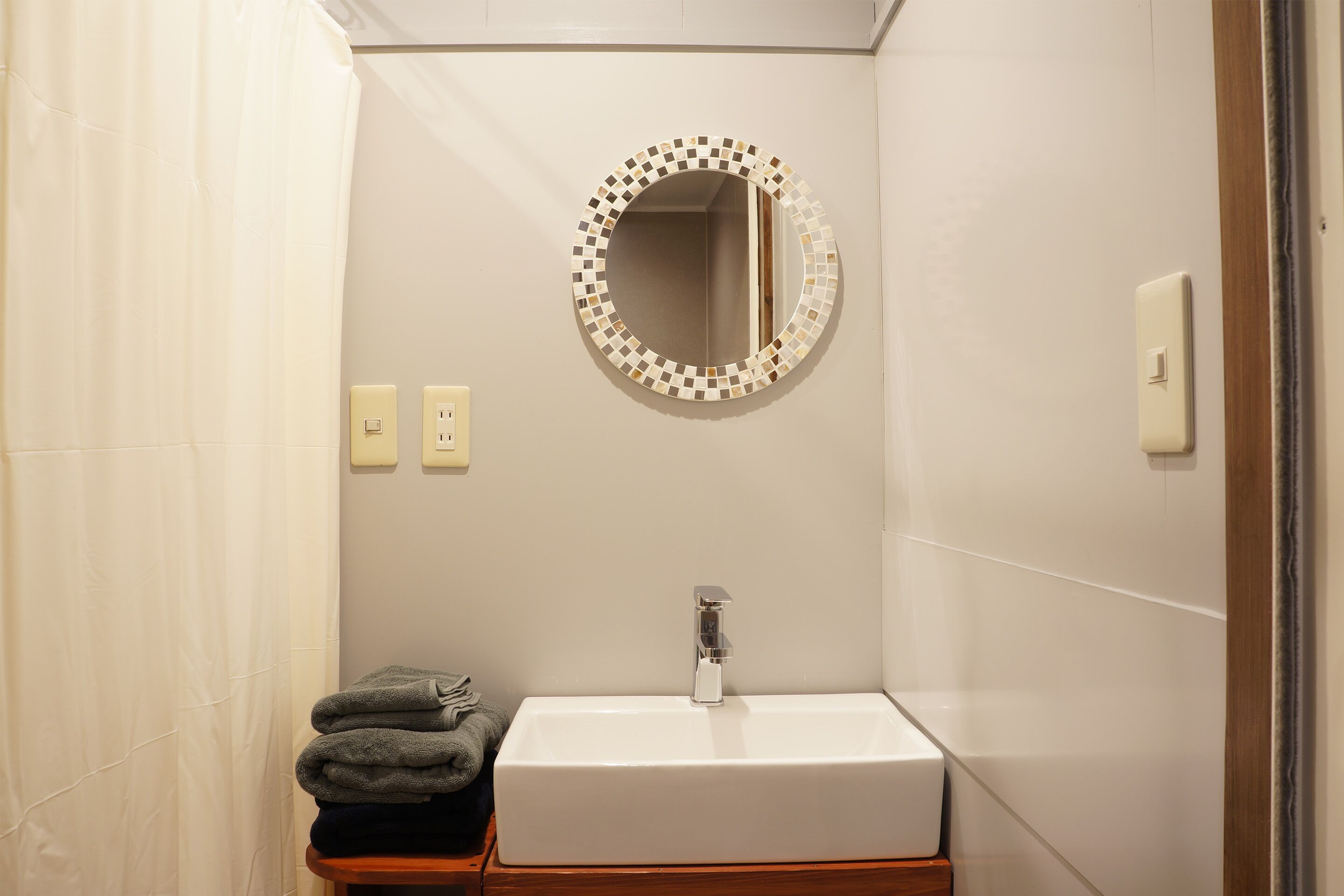 Casa básica, para não fumantes, cozinha | Banheiro | Chuveiro, secador de cabelo, toalhas de banho, shampoo