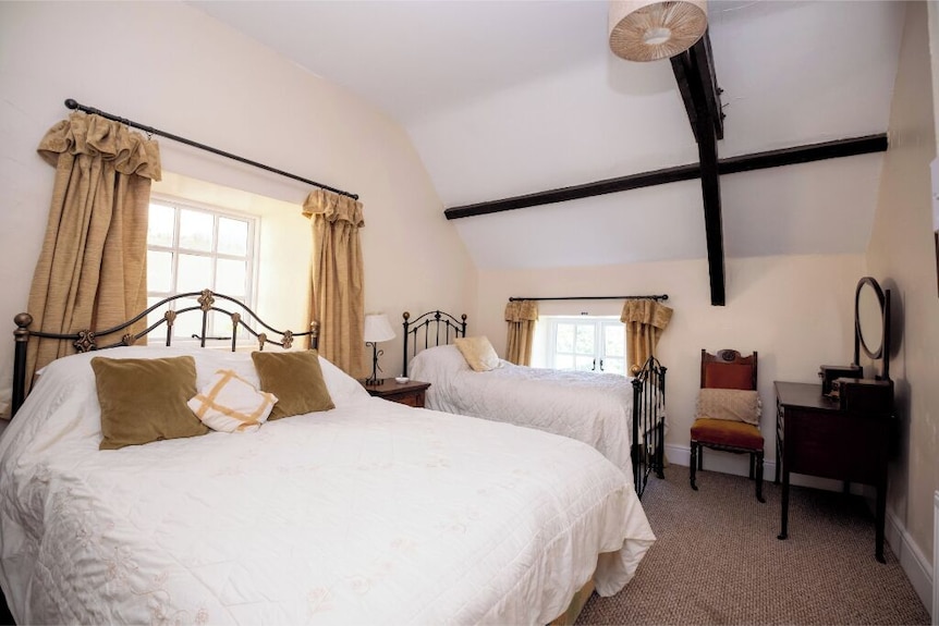 Luxury And Elegant Lakeside Lodges, Boating Activities And Pet Friendly.\n - Shannon