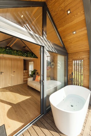 Villa Romântica, junto ao jardim | Banheira de hidromassagem privativa